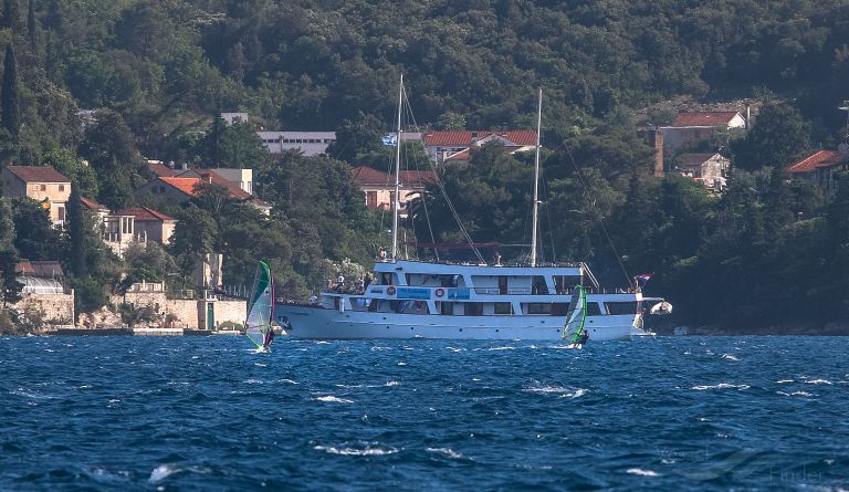 COLUMBO, Passenger Ship - Details and current position - IMO 8657201 ...