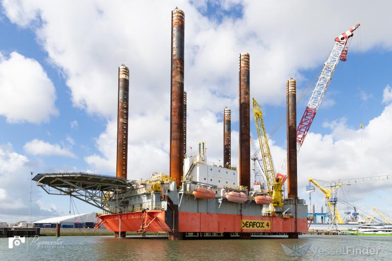 SEAFOX 4, Supply Tender - Details and current position - IMO 8756148 ...