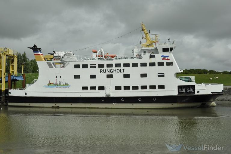 RUNGHOLT, Passenger/Ro-Ro Cargo Ship - Details and current position ...