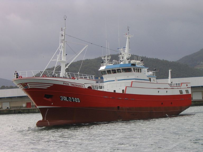 PICO TRESMARES, Fishing Vessel - Details and current position - IMO ...