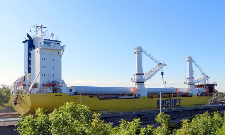 Ship photos - VesselFinder