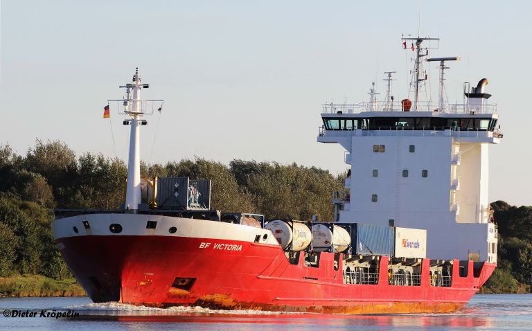 VICTORIA, Container Ship - Details and current position - IMO 9165308 ...