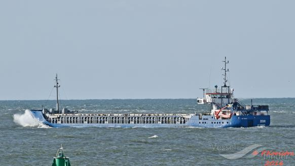 Ship photos - VesselFinder