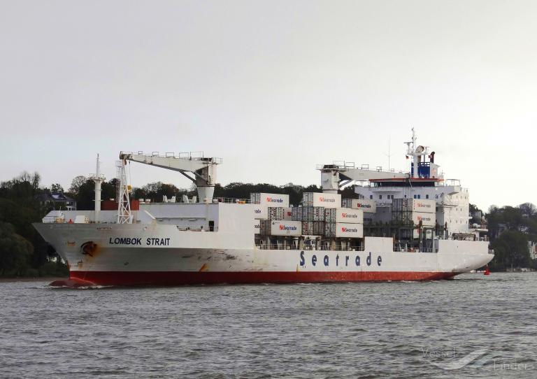 LOMBOK STRAIT, Refrigerated Cargo Ship - Details and current position ...