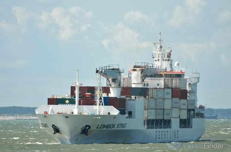 LOMBOK STRAIT, Refrigerated Cargo Ship - Details and current position ...