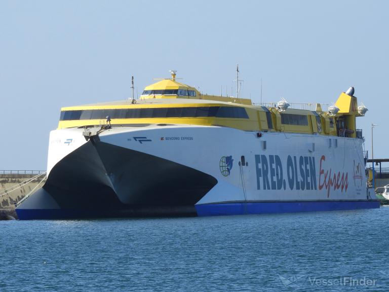 BENCOMO EXPRESS, Passenger/Ro-Ro Cargo Ship - Detalles del buque y ...