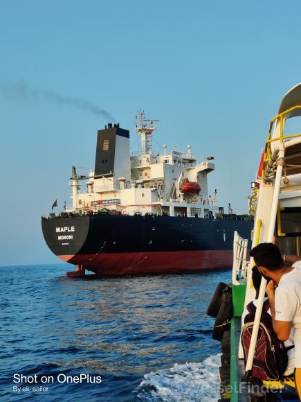 LARKO, Oil Products Tanker - Details and current position - IMO 9225330 ...