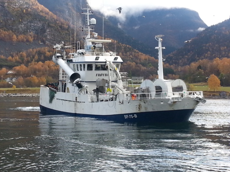 STORSTEIN, Fishing Vessel - Details and current position - IMO 9255103 ...