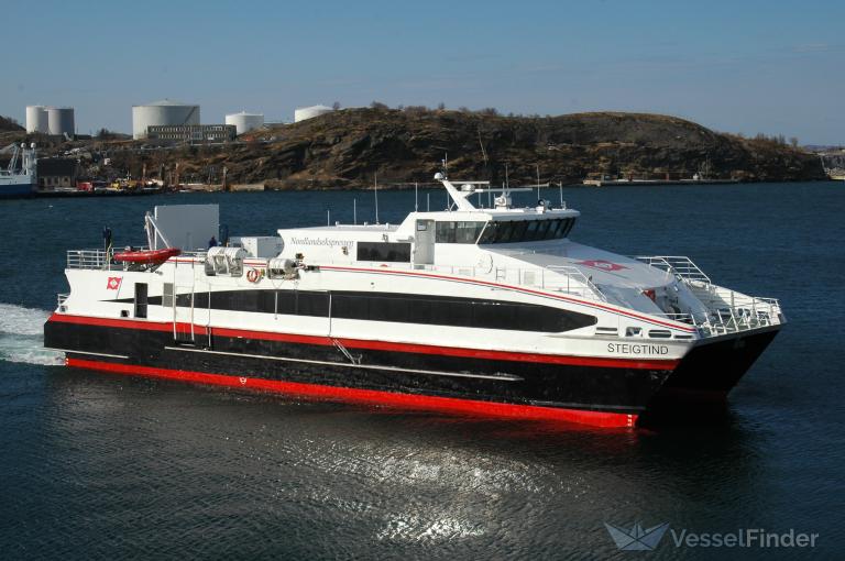 NEW DOLPHIN, Passenger Ship - Details and current position - IMO ...