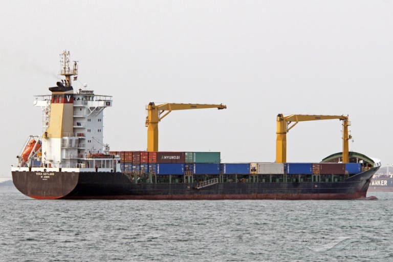 EGA ZE, Container Ship - Details and current position - IMO 9336347 ...