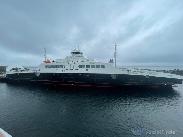 RAUNEFJORD, Passenger/Ro-Ro Cargo Ship - Details and current position ...