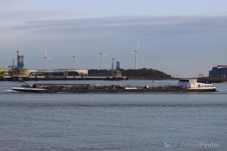 VALENCIA, Inland Tanker - Details and current position - IMO 9369435 ...