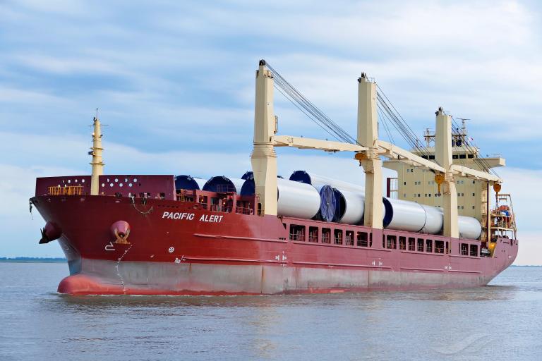 Free AIS Ship Tracking of Marine Traffic - VesselFinder