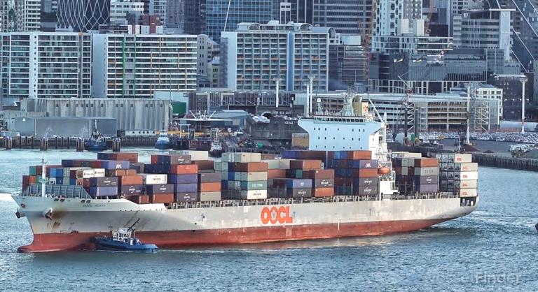 OOCL SAVANNAH photo, Container Ship - Taken on Oct 27, 2024 - VesselFinder