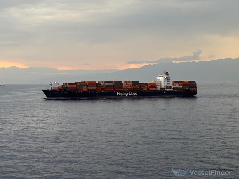 Ship photos - VesselFinder