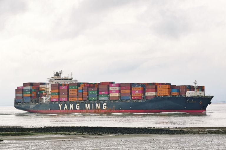 YM ESSENCE photo, Container Ship - Taken on Jun 12, 2019 - VesselFinder