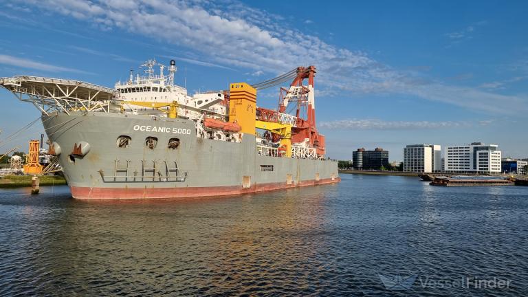 OCEANIC 5000, Crane Ship - Details and current position - IMO 9559145 - VesselFinder