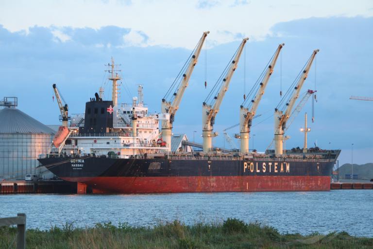 Free AIS Ship Tracking of Marine Traffic - VesselFinder