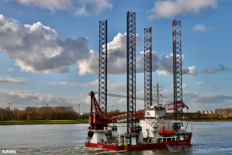 Ship photos - VesselFinder