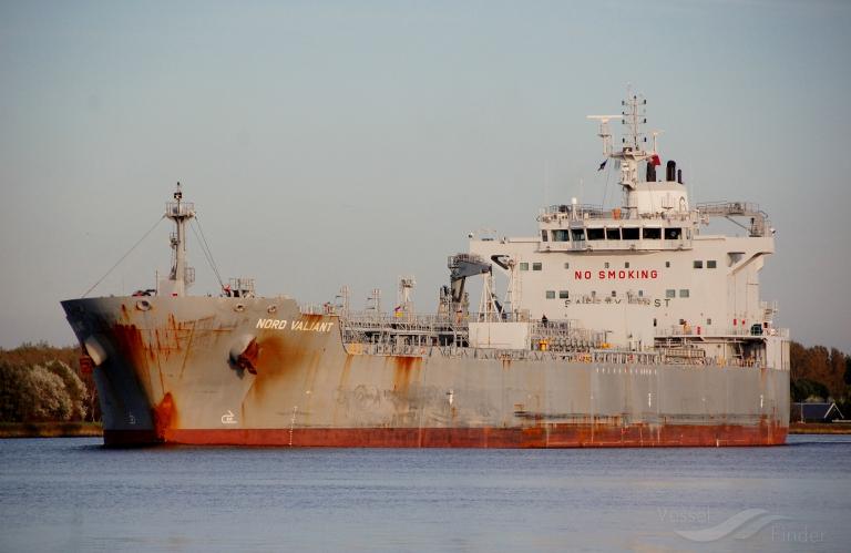 DEE4 LARCH, Chemical/Oil Products Tanker - Details and current position ...