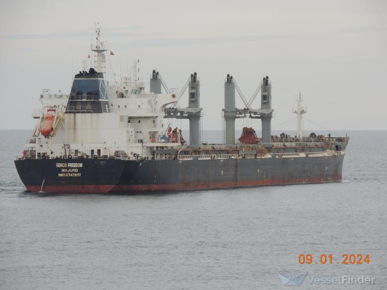 Zdjęcia statku - VesselFinder