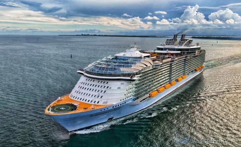 Symphony of the Seas Current Location - Live Ship Tracking | CruiseTrack | CruiseTrack