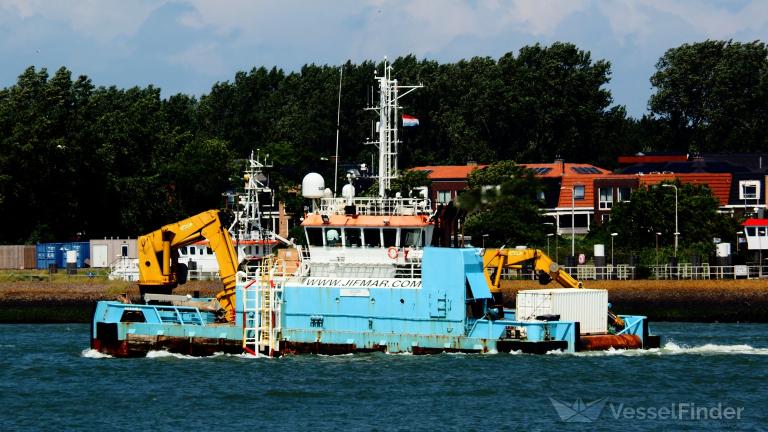 Ship Photos - VesselFinder