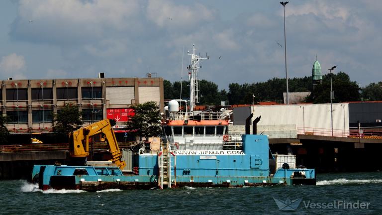 Ship Photos - VesselFinder