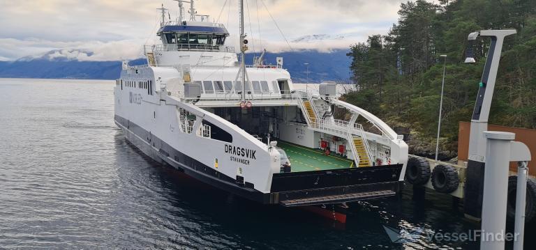 DRAGSVIK, Passenger/Ro-Ro Cargo Ship - Details and current position ...