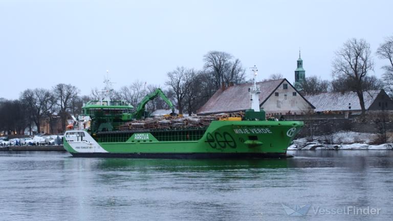 Ship photos - VesselFinder