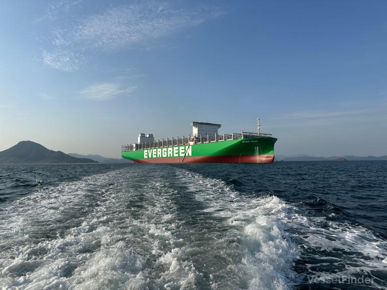 Ship Photos - VesselFinder
